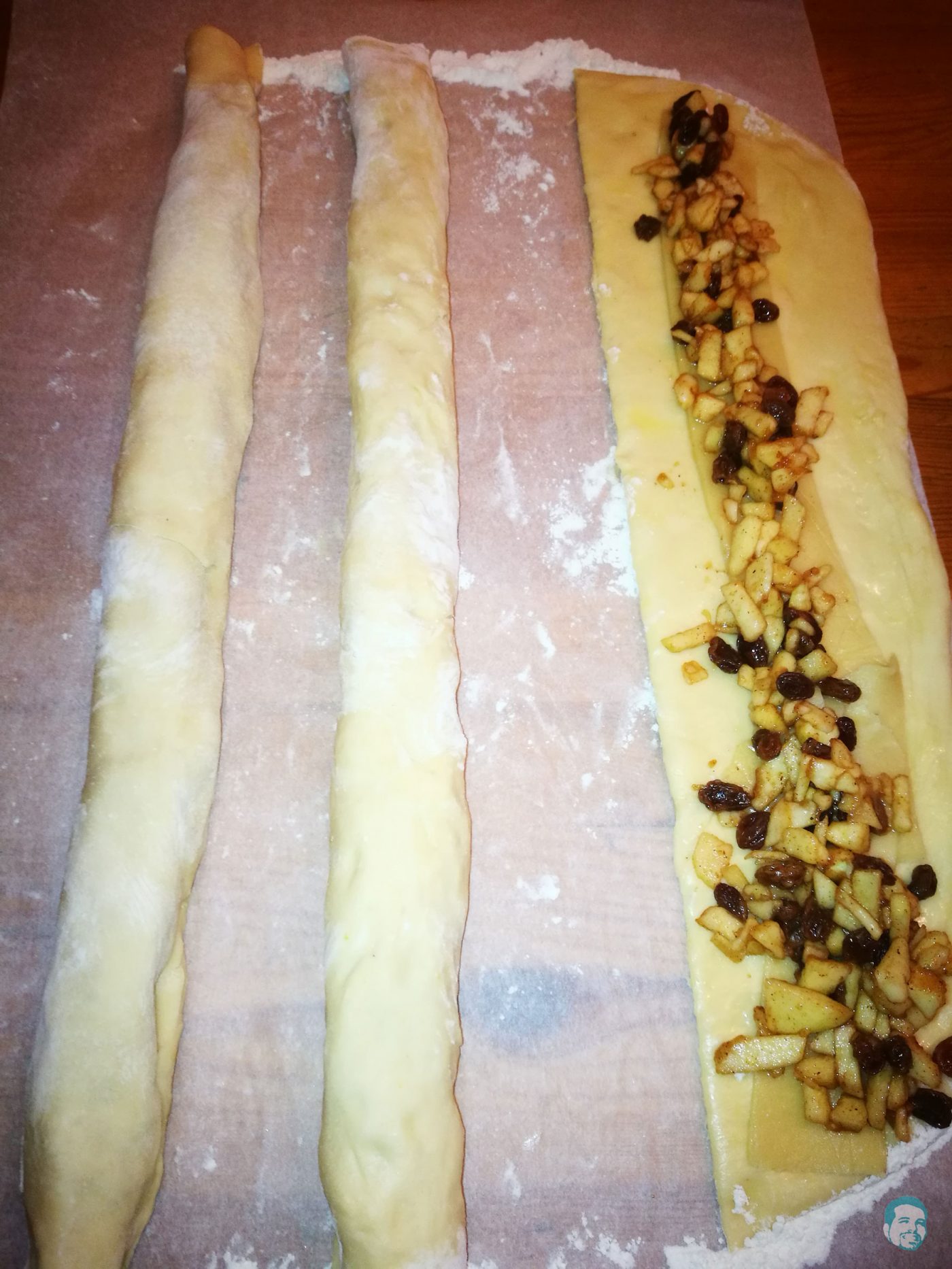 Striezel mit Apfelstrudelfuellung & Marzipan - Haunis Food Blog